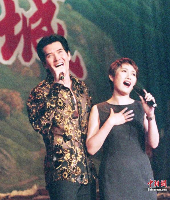 Kris Phillips : retour sur scène de la plus célèbre idole pop sino ...